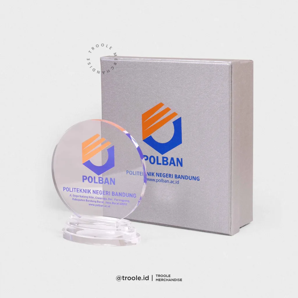 Plakat dan Jam Meja: Souvenir Elegan untuk Acara Ulang Tahun Perusahaan ...
